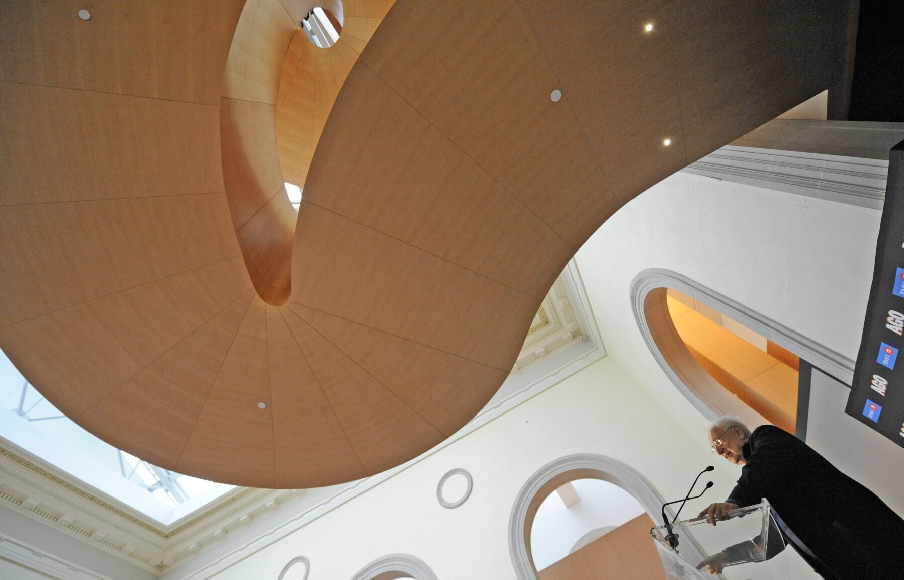 Frank Gehry, architect known for bold style, dies at 96