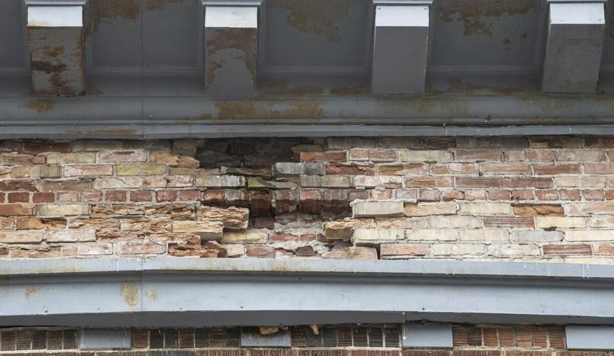 Pedestrians pass by as bricks fall from crumbling facade on King Street ...