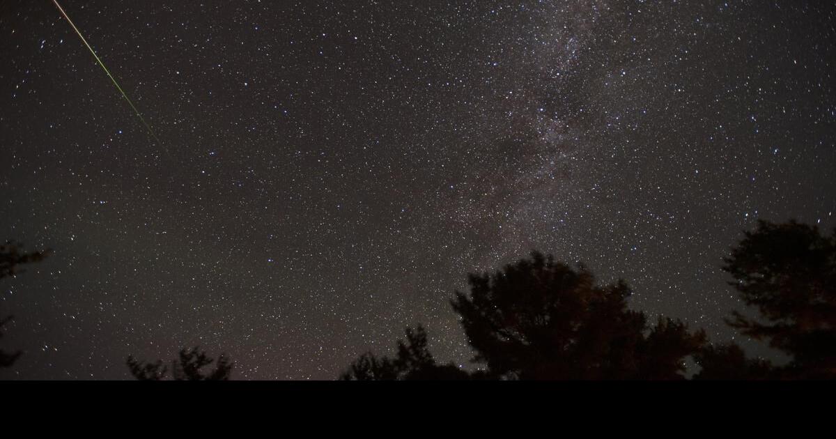 PHOTO: Shooting stars light up the sky during the Perseid meteor shower