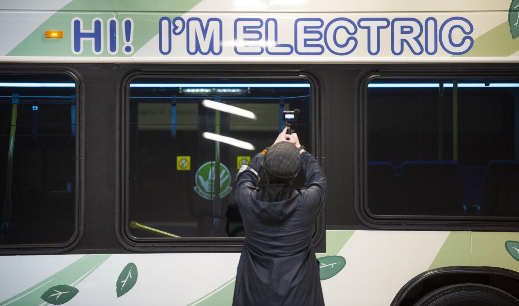 Waterloo Region welcomes first electric bus to GRT fleet