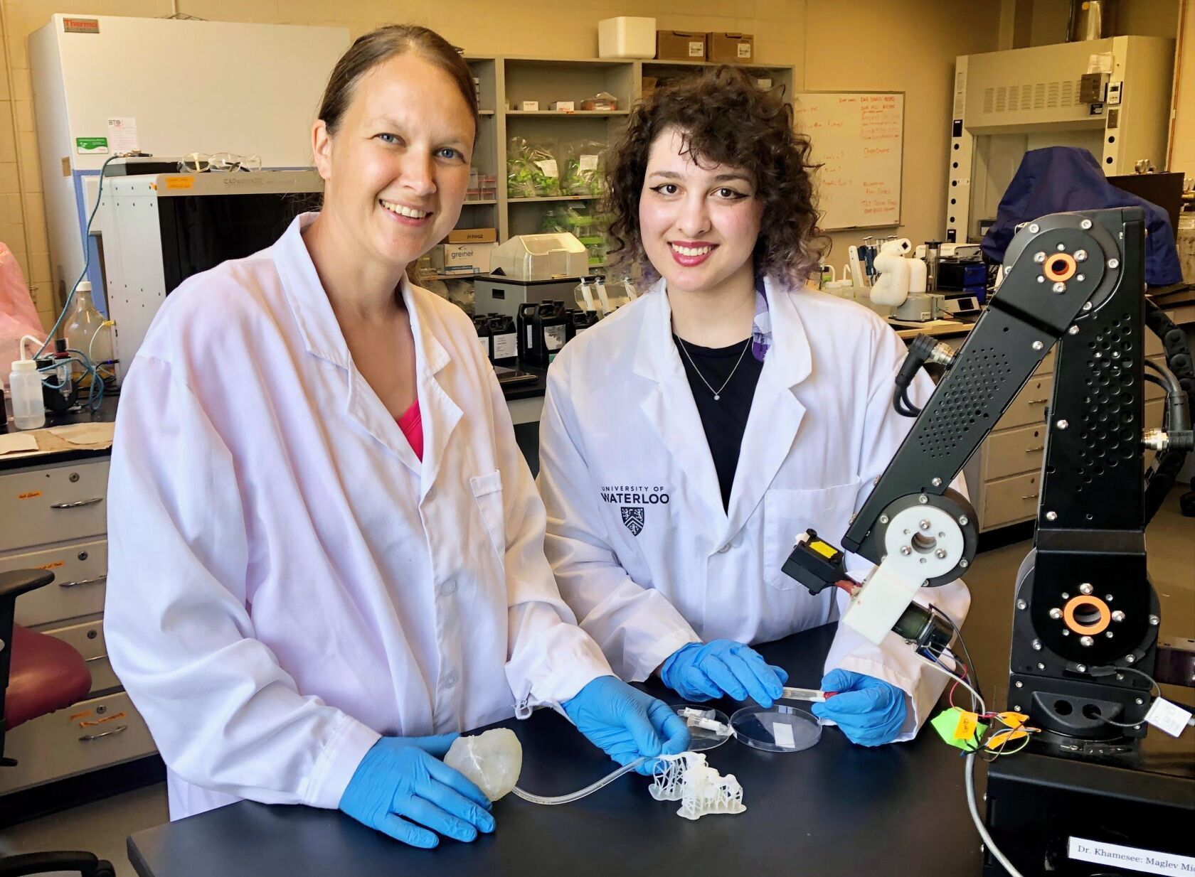 University of Waterloo use tiny robots on kidney stones