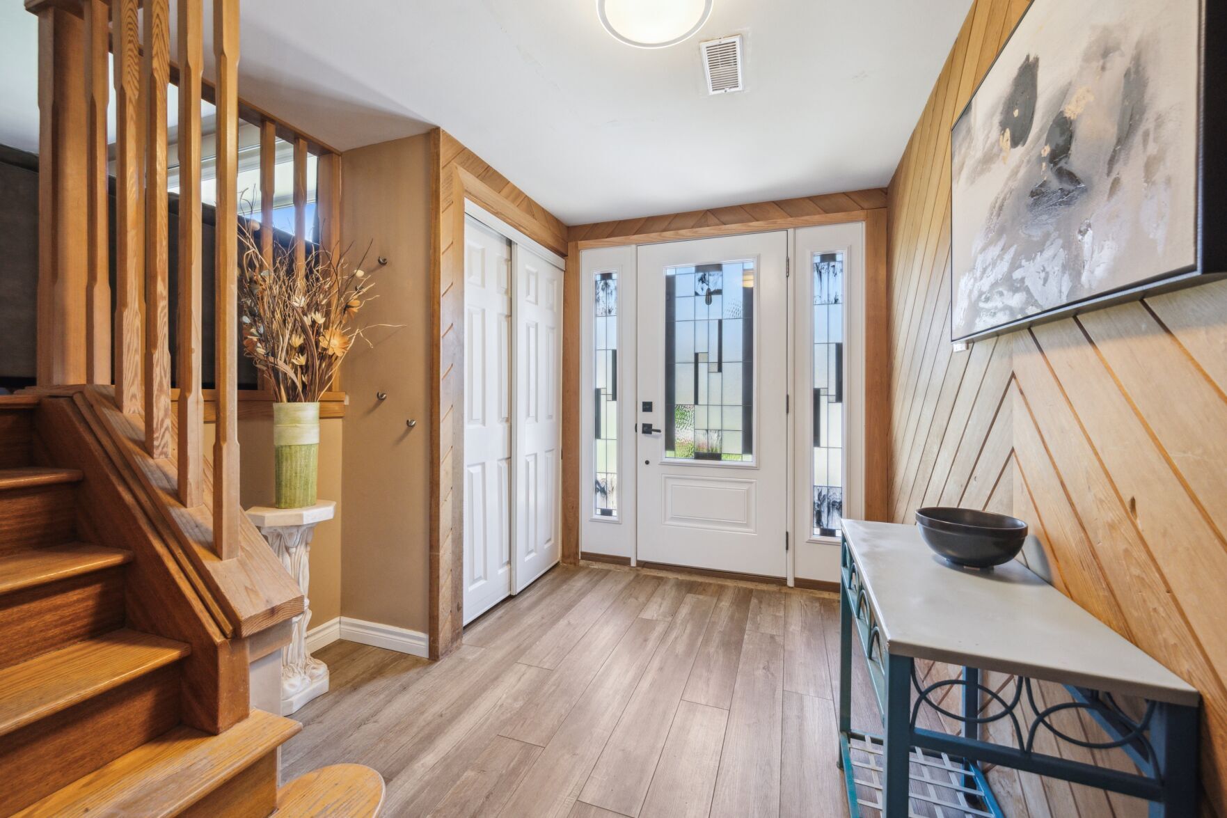 Cottage living meets city convenience in Waterloo sidesplit