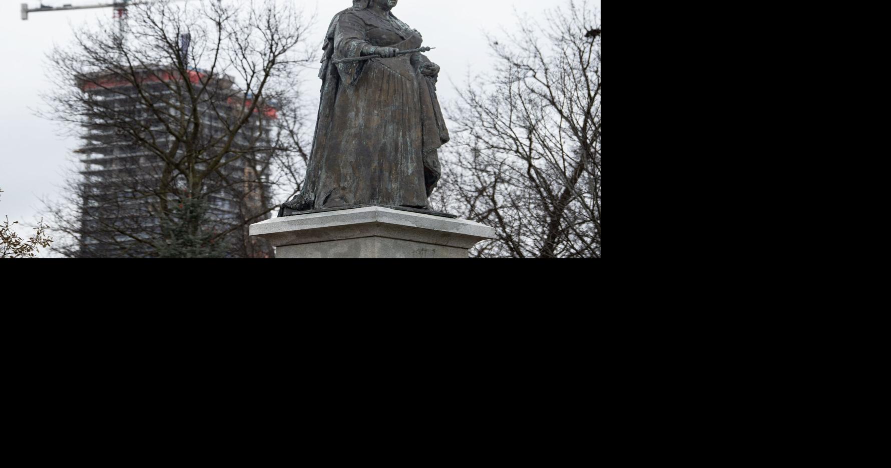 Indigenous art could join Queen Victoria statue in Kitchener