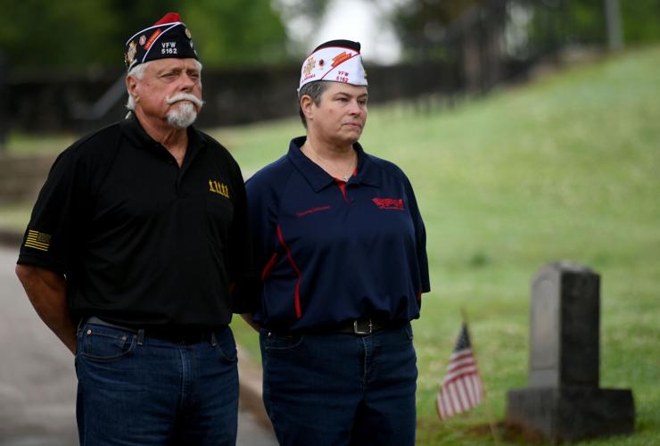 Veterans honor the fallen at downtown cemetery | News ...