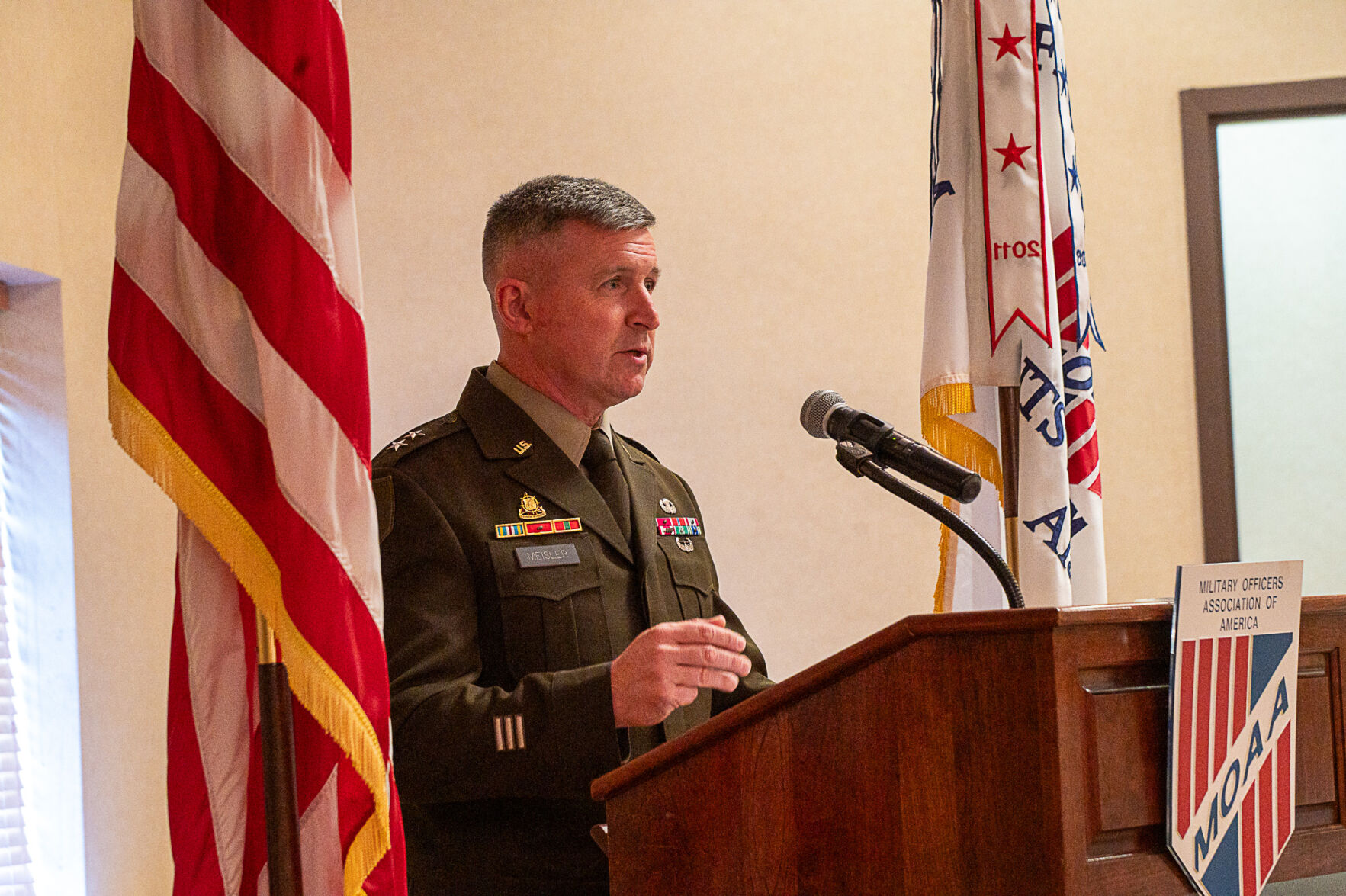 General officer gives advice to future second lieutenants | Military ...