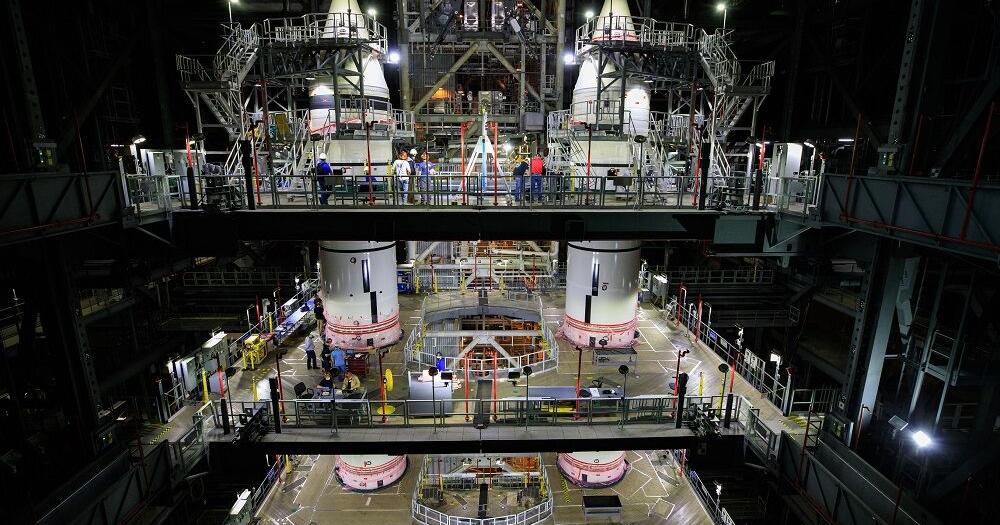 NASA completes stacking of rocket boosters | Technology Today ...