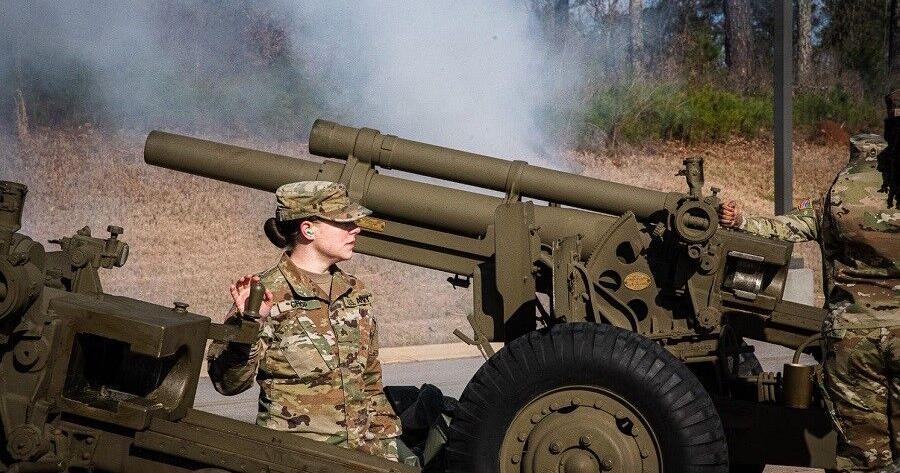 Howitzers sound salute during AMC ceremony | Military Scene ...