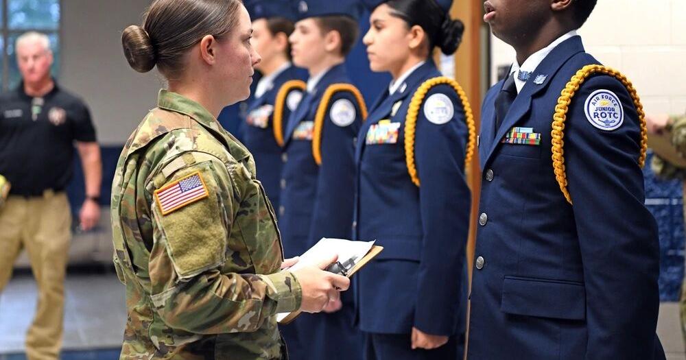AMCOM Soldiers assist local school at drill competition | Military Scene | theredstonerocket.com
