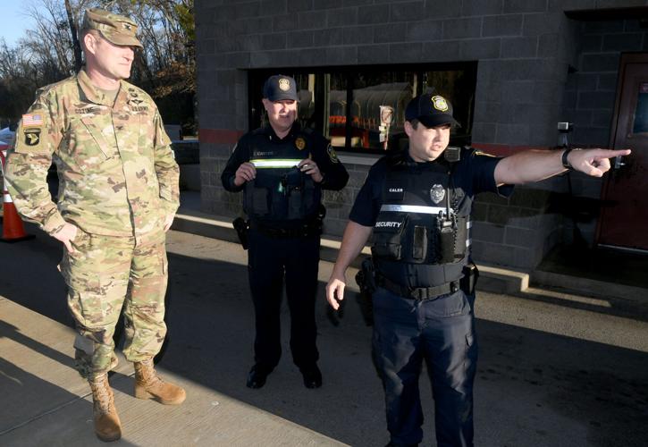 Heroic Redstone gate guards receive recognition | Military Scene ...