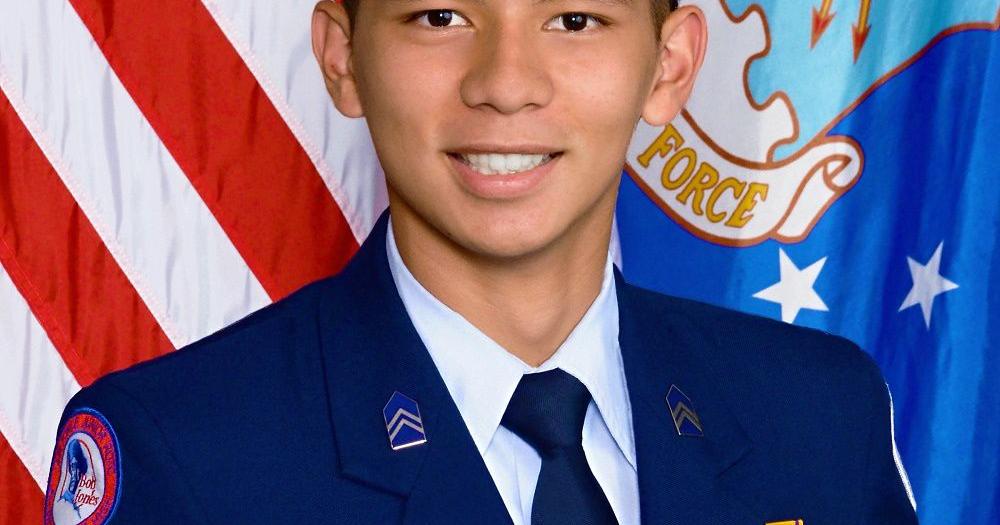 JROTC cadet pushes proper flag etiquette | News | theredstonerocket.com