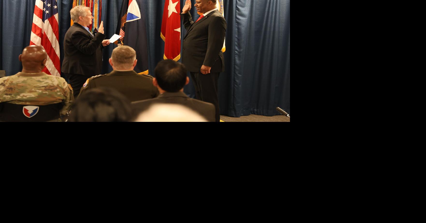 Carter inducted into Senior Executive Service at AMC | Military Scene ...