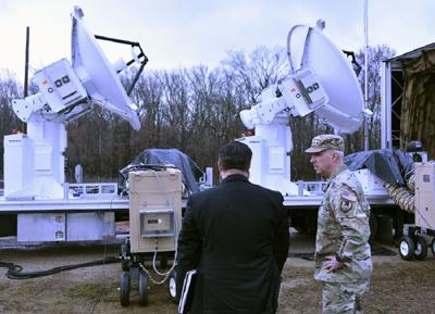 SPACECOM leader visits Army space command | Military Scene ...