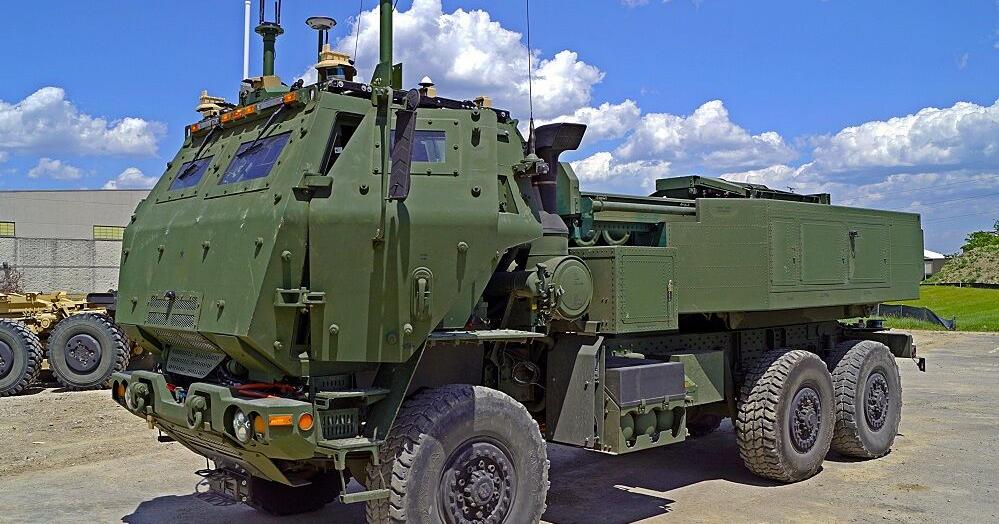 Self-driving tactical vehicle rolls into view | Military Scene ...
