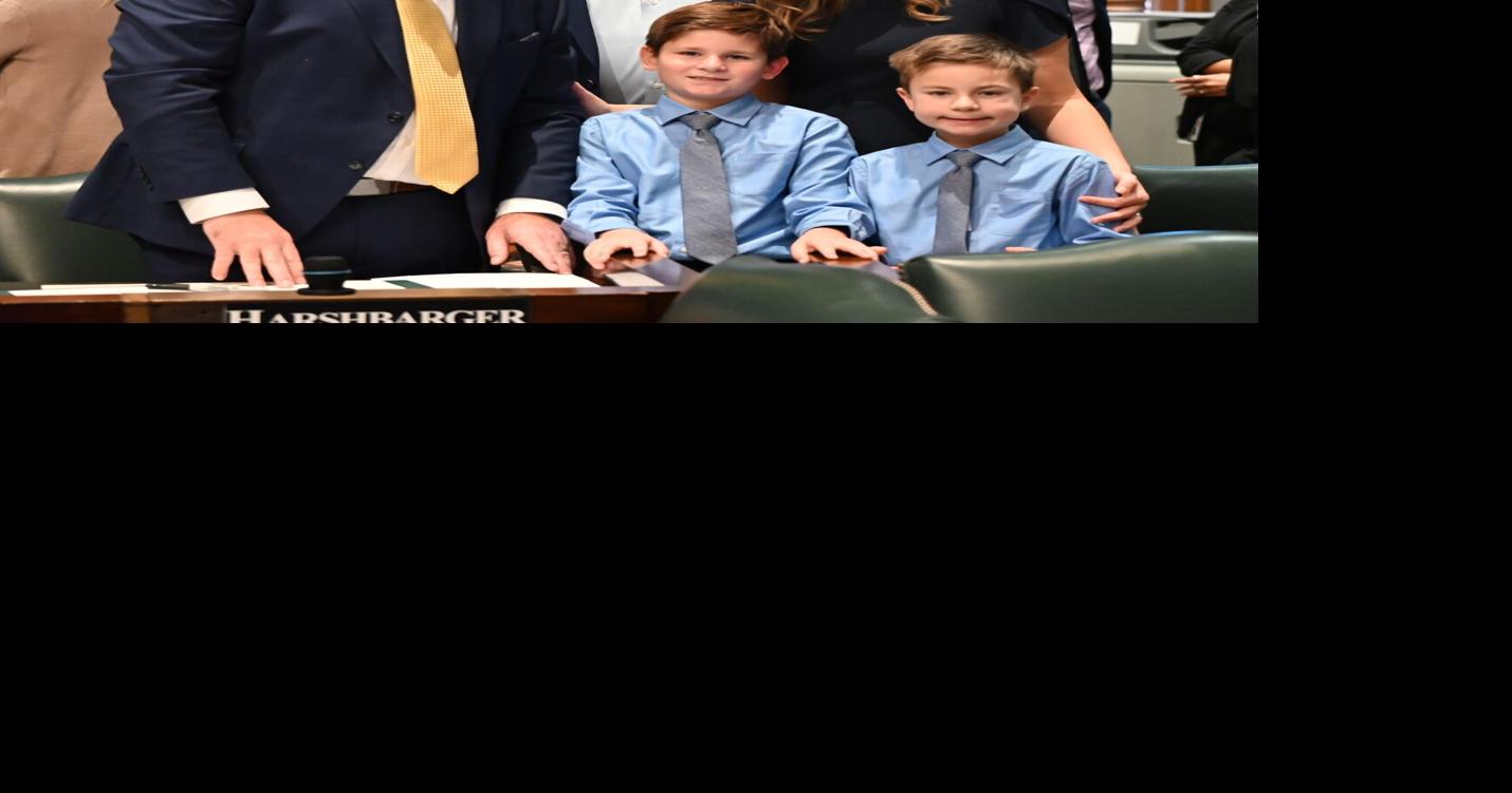 Sen. Bobby Harshbarger takes oath as 114th General Assembly convenes ...