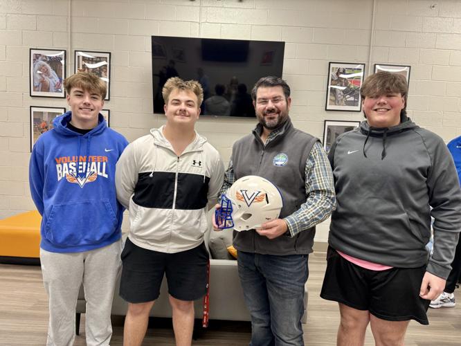 Harshbarger decorating his Nashville office with local high school ...