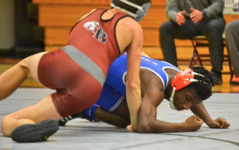 Falcons battle Dobyns-Bennett in wrestling match | Sports ...
