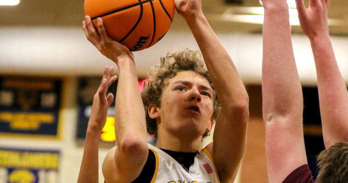 PHOTO GALLERY: Arnold paces Panthers to victory | Sports ...