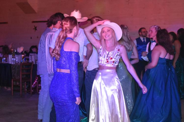 VHS Junior prom held at Surgoinsville's new Sayrah Barn | COVID-19 ...