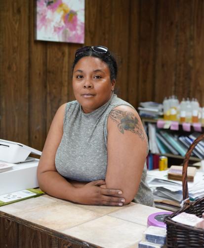 02) Miranda Manning, owner of Southern Magnolia.JPG ...