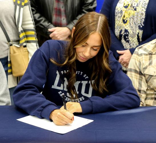 Volunteer track stars Taylor Castle and Sara Winegar sign to run for ...