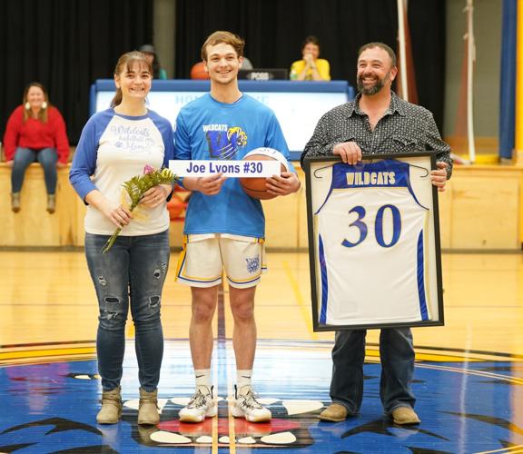 Clinch honors three seniors | Local Sports | therogersvillereview.com