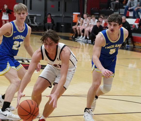 Indians run out to big lead, hold on to defeat Chiefs | Sports ...