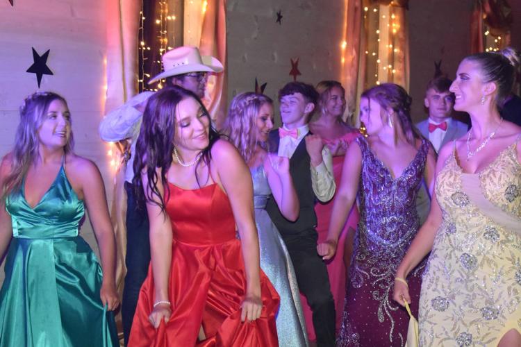 VHS Junior prom held at Surgoinsville's new Sayrah Barn | COVID-19 ...
