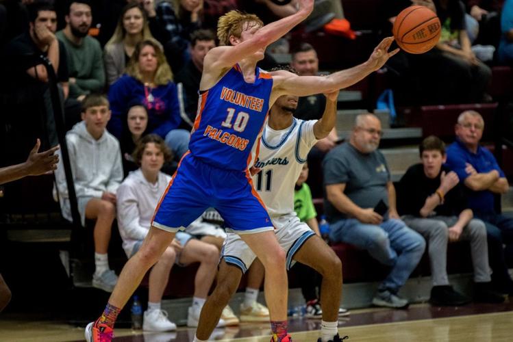 Falcons fall to 'college team' in 1st round of Arby's Classic | Sports ...