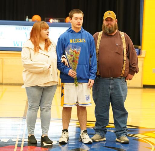 PHOTO GALLERY: Clinch honors seniors | Multimedia ...