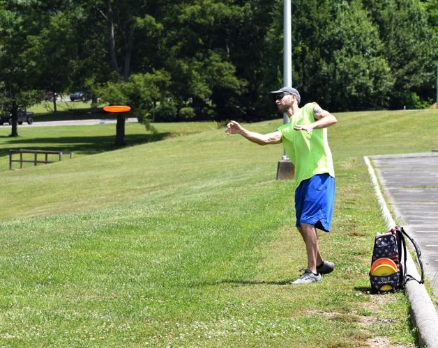 PHOTO GALLERY: Disc golfers test their skills | Multimedia ...
