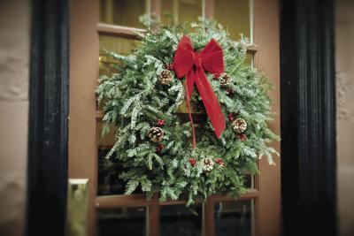 Christmas Traditions: Holiday Wreath Symbolism | Arts & Entertainment ...