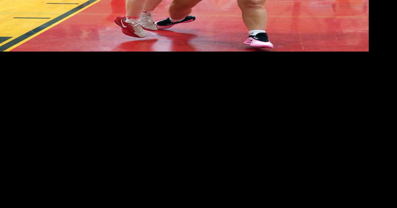 04) Carter Thurman draws some contact.JPG | | therogersvillereview.com