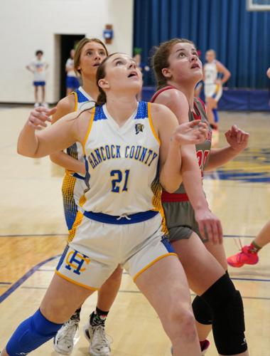 07) Ariel Ferrell battles in the paint. | | therogersvillereview.com