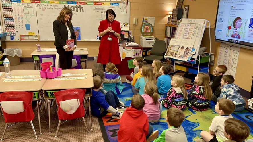 Reading the crowd: Harshbarger delivers books from Library of Congress ...