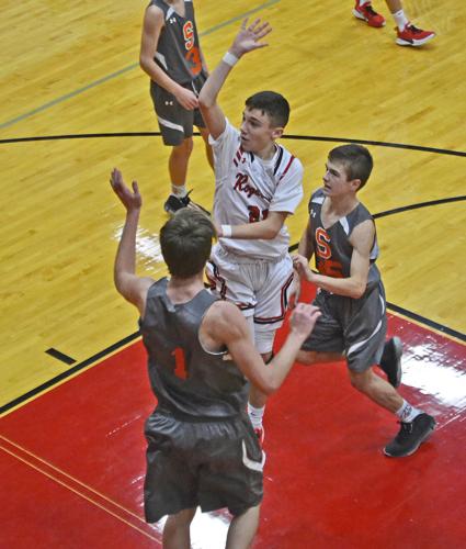 Warriors hang on to clip Eagles in wild one | Sports ...