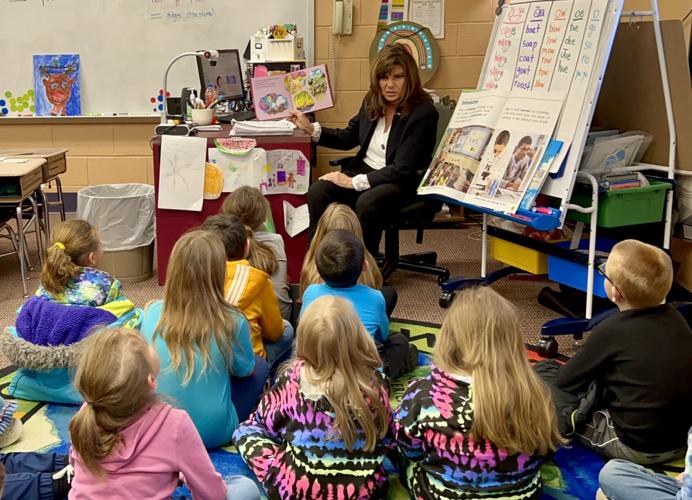 Reading the crowd: Harshbarger delivers books from Library of Congress ...