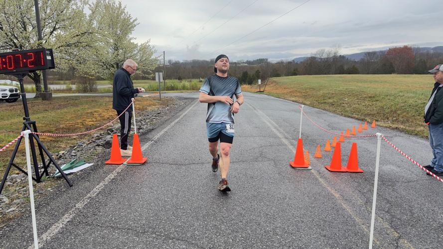 PHOTO GALLERY: Brockmyre wins Phipps Bend River Run | Sports ...