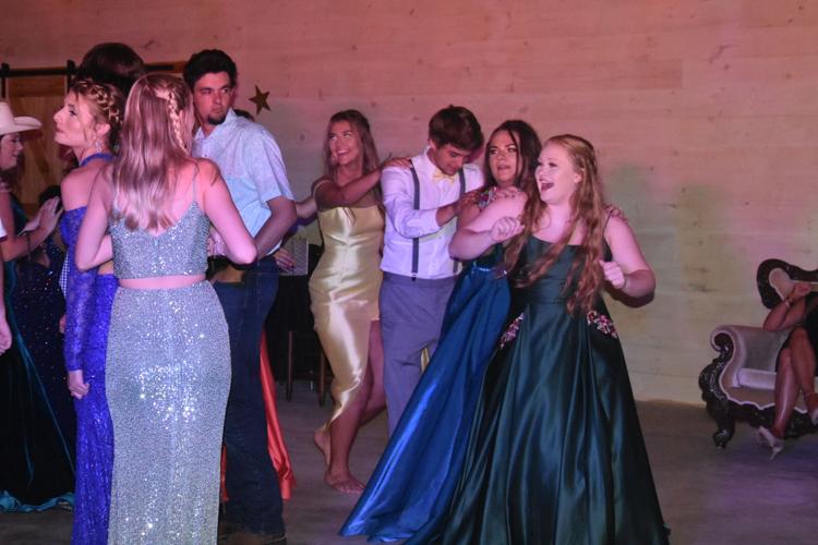 VHS Junior prom held at Surgoinsville's new Sayrah Barn | COVID-19 ...