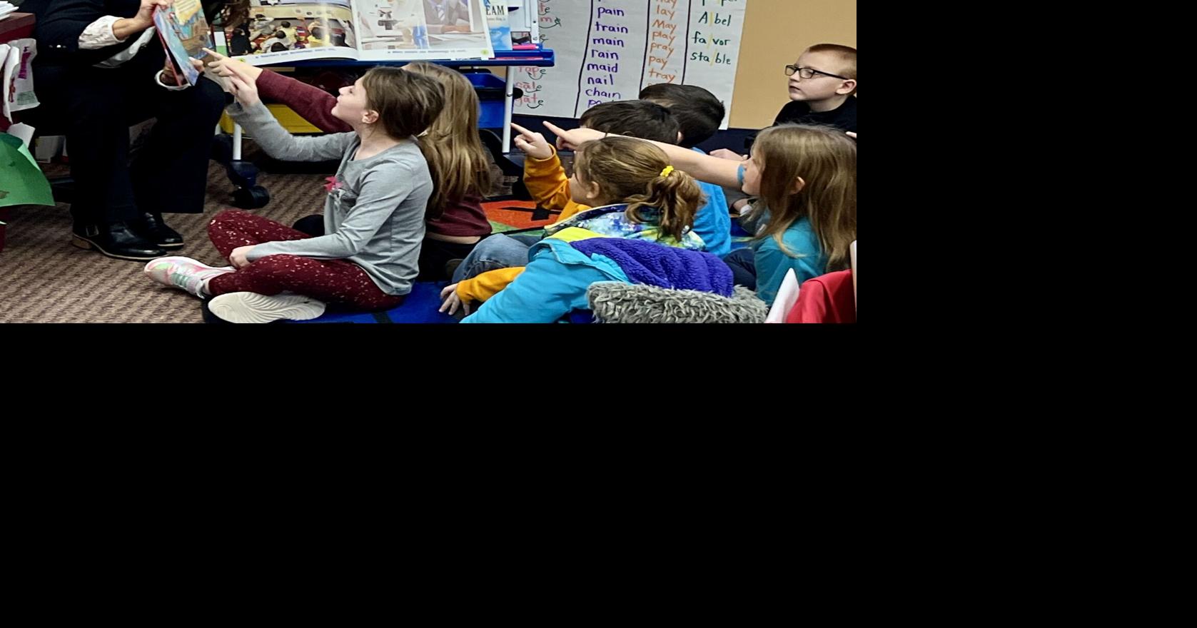 Reading the crowd: Harshbarger delivers books from Library of Congress ...