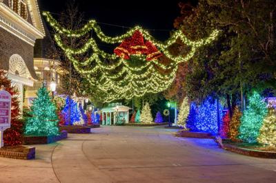 More than 6 million lights on display during Dollywood’s Smoky Mountain ...