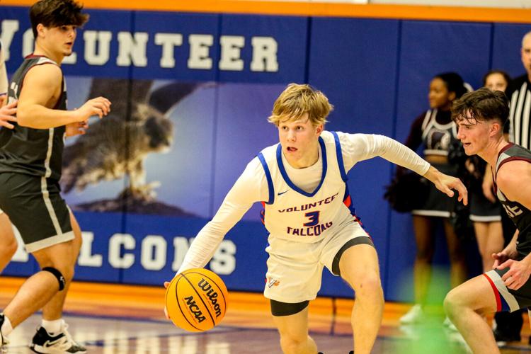 Knittel's tip-in lifts unbeaten Falcons over D-B | Sports ...