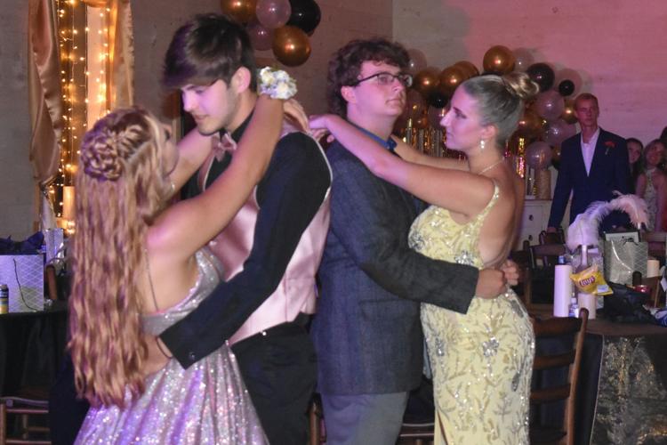 VHS Junior prom held at Surgoinsville's new Sayrah Barn | COVID-19 ...