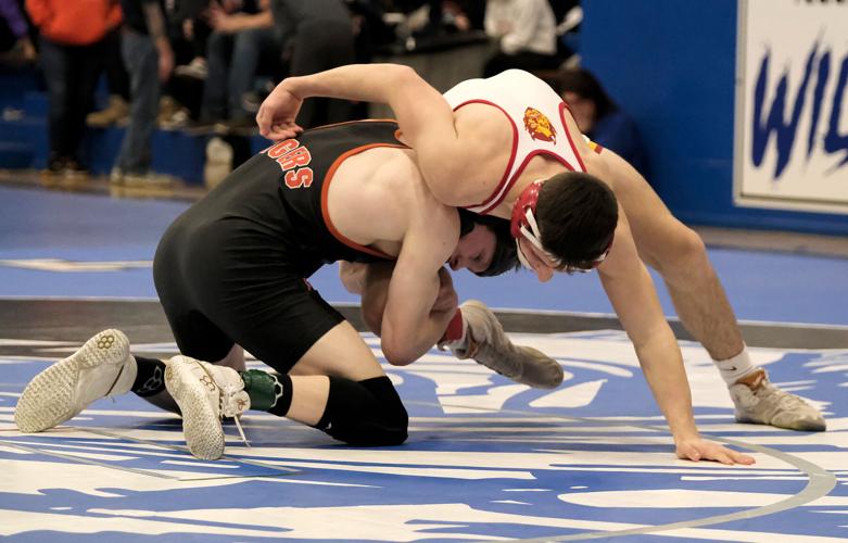 Prep Wrestling | Rams edge out Carbondale, Marion for regional ...