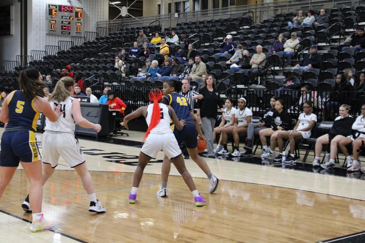 Carbondale girls basketball hounds Marion in conference win | Local ...