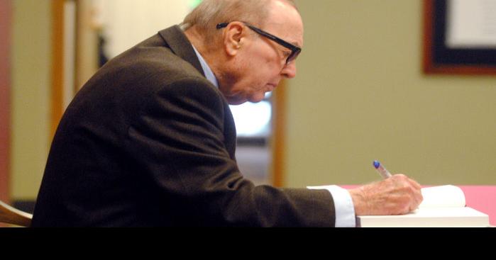 Alan Dixon recounts life in public service, speaks at SIU about his ...