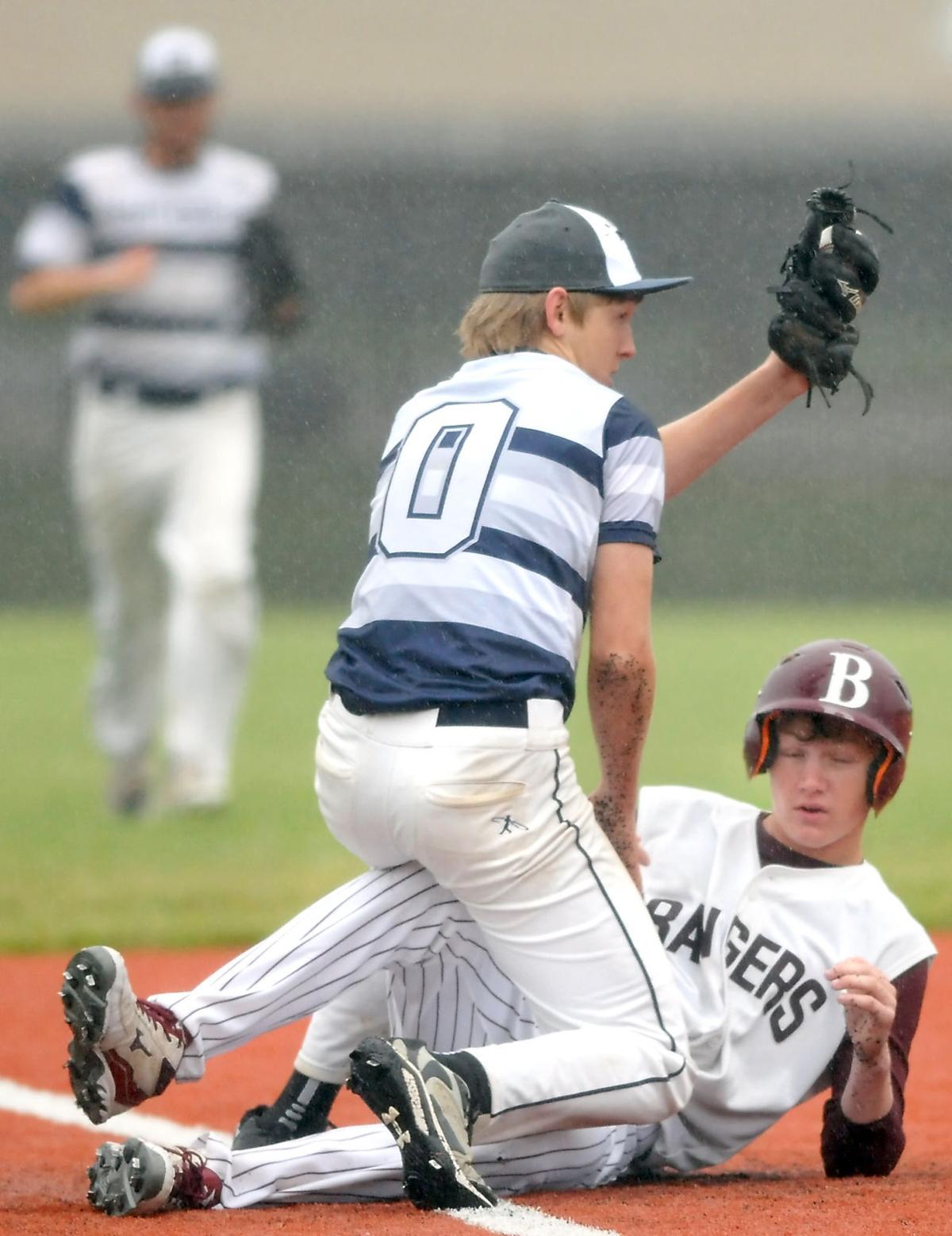 Benton advances to regional final with big inning | Benton High School ...