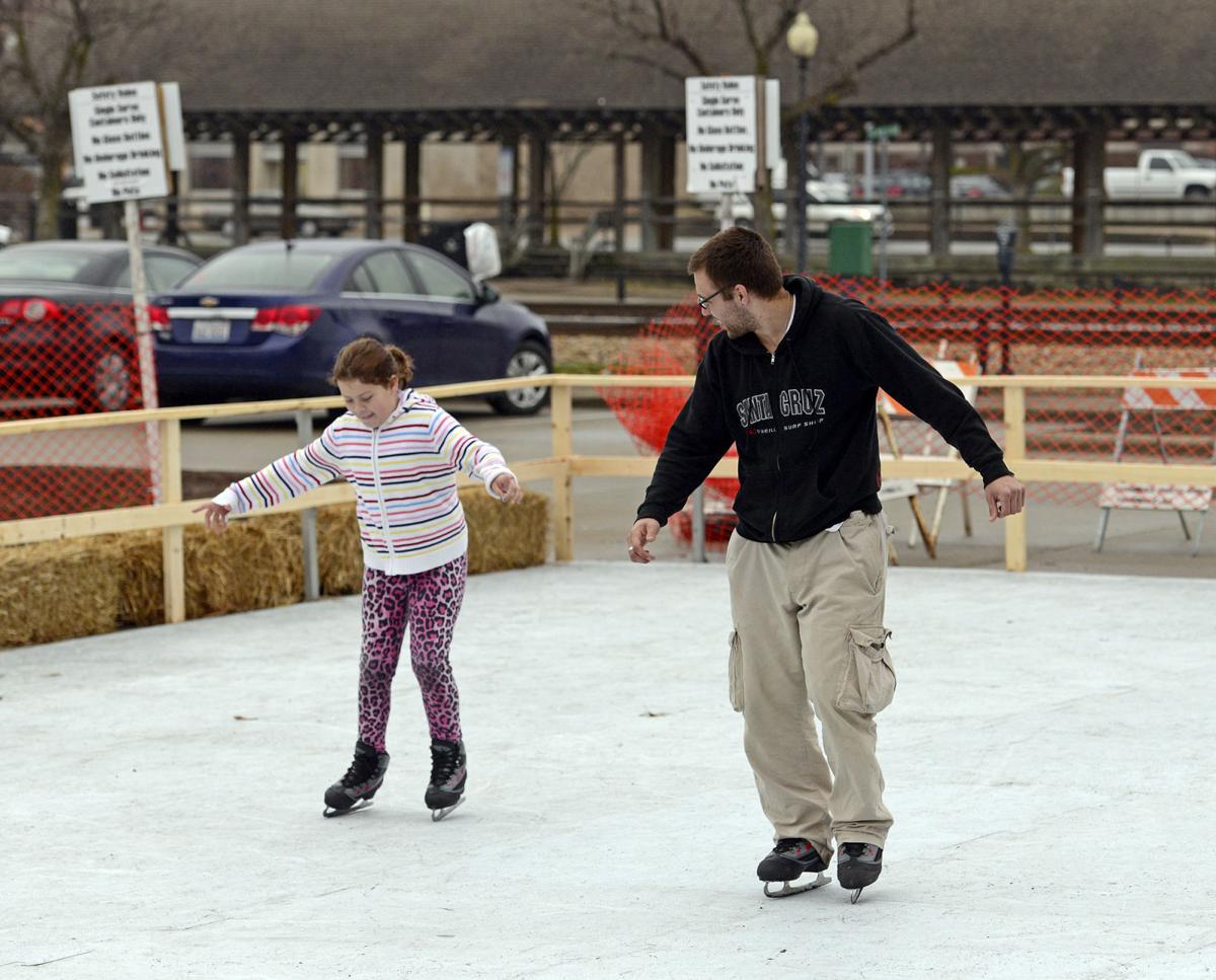 Skating rink opens in downtown Carbondale | Carbondale | thesouthern.com