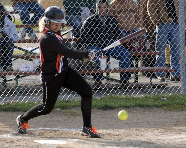 Goreville softball takes down Crab Orchard | Goreville | thesouthern.com