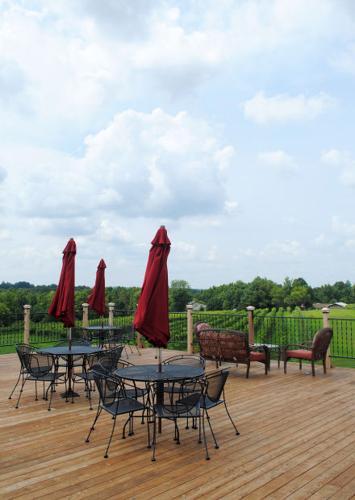 Alto Vineyards tasting room open for business