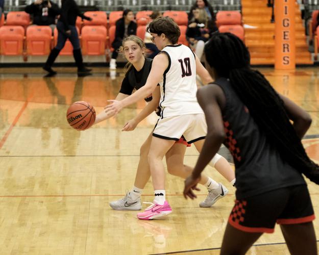 Girls Basketball | Benton, Herrin open tourney with wins | High School ...